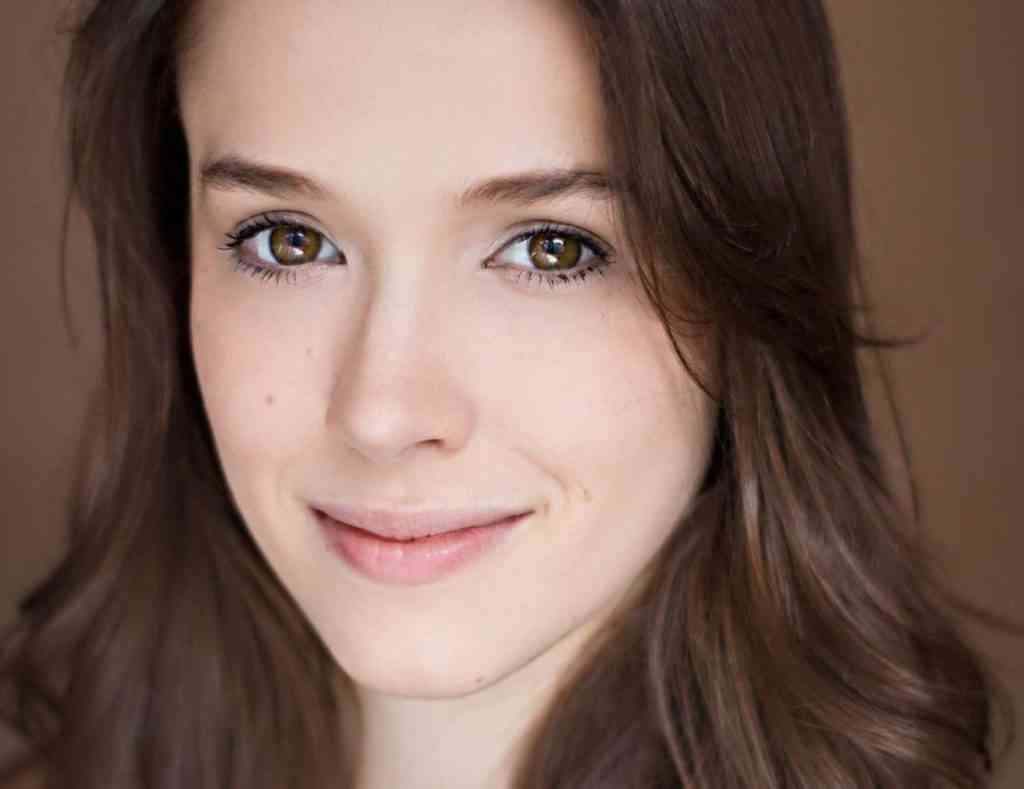 Conheçam A Atriz Paula Berwanger