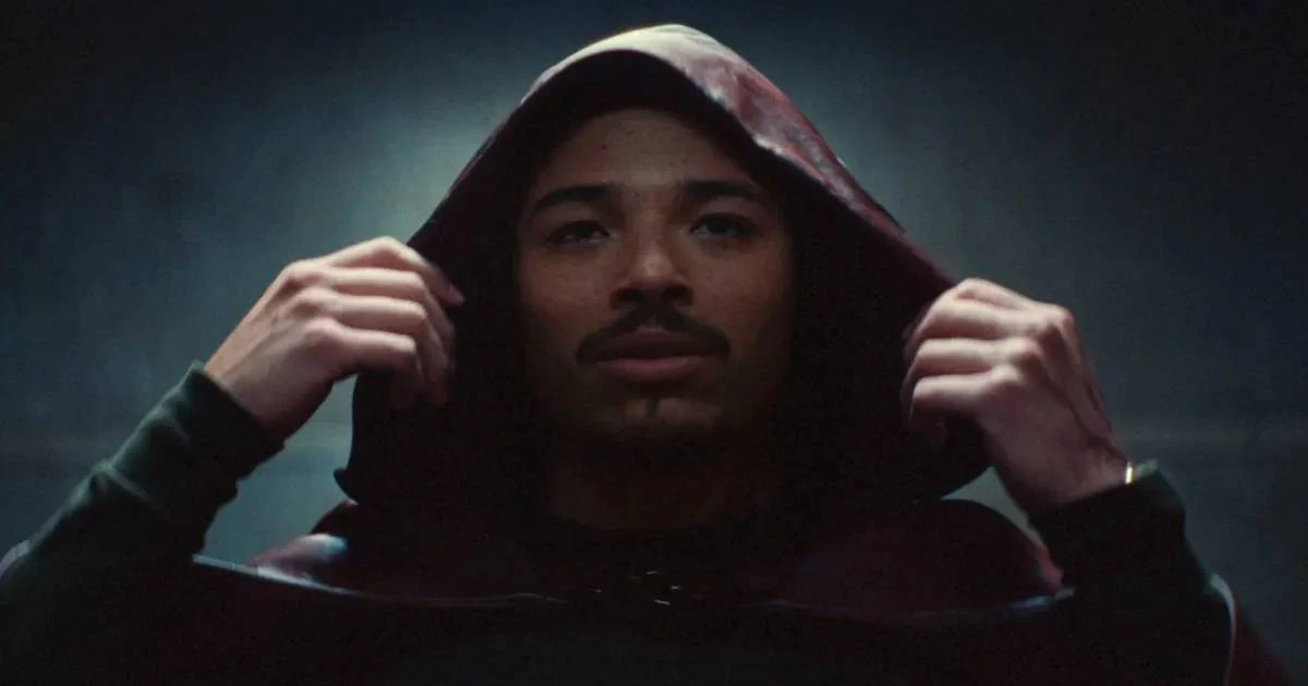 Coração De Ferro | Quem é O Capuz? Conheça A História Do Vilão Encapuzado